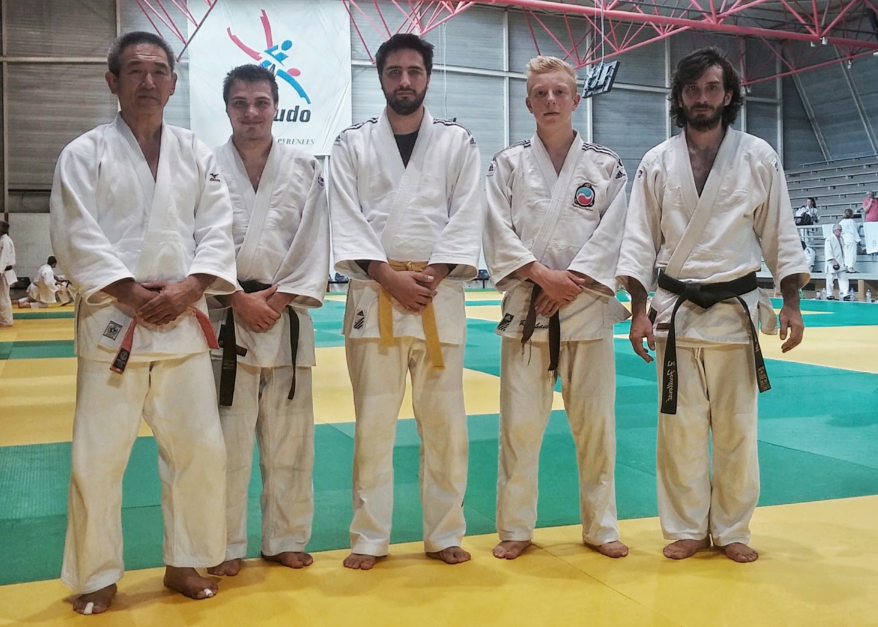 Photo de famille avec le Sensei Hiroshi Katanishi - Blagnac Arts Martiaux